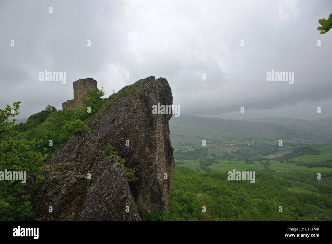 Cliff side roman fort hi-res stock photography and images - Alamy