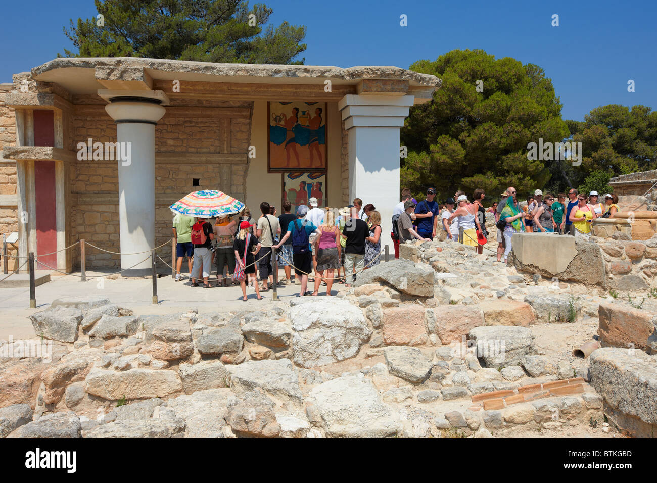 Knossos fresco procession hi-res stock photography and images - Alamy