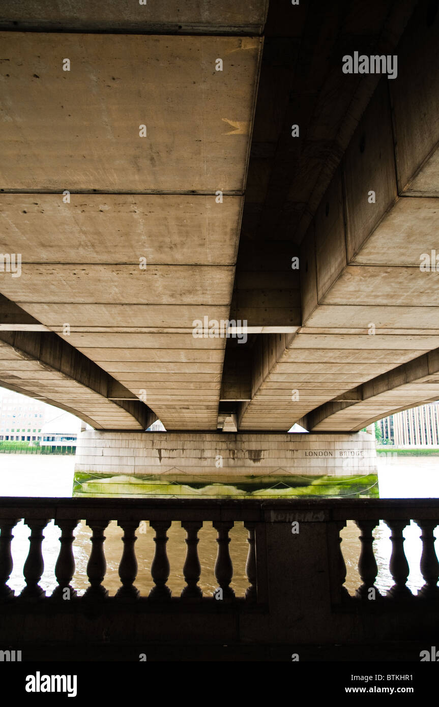 Underside of the London Bridge Stock Photo - Alamy