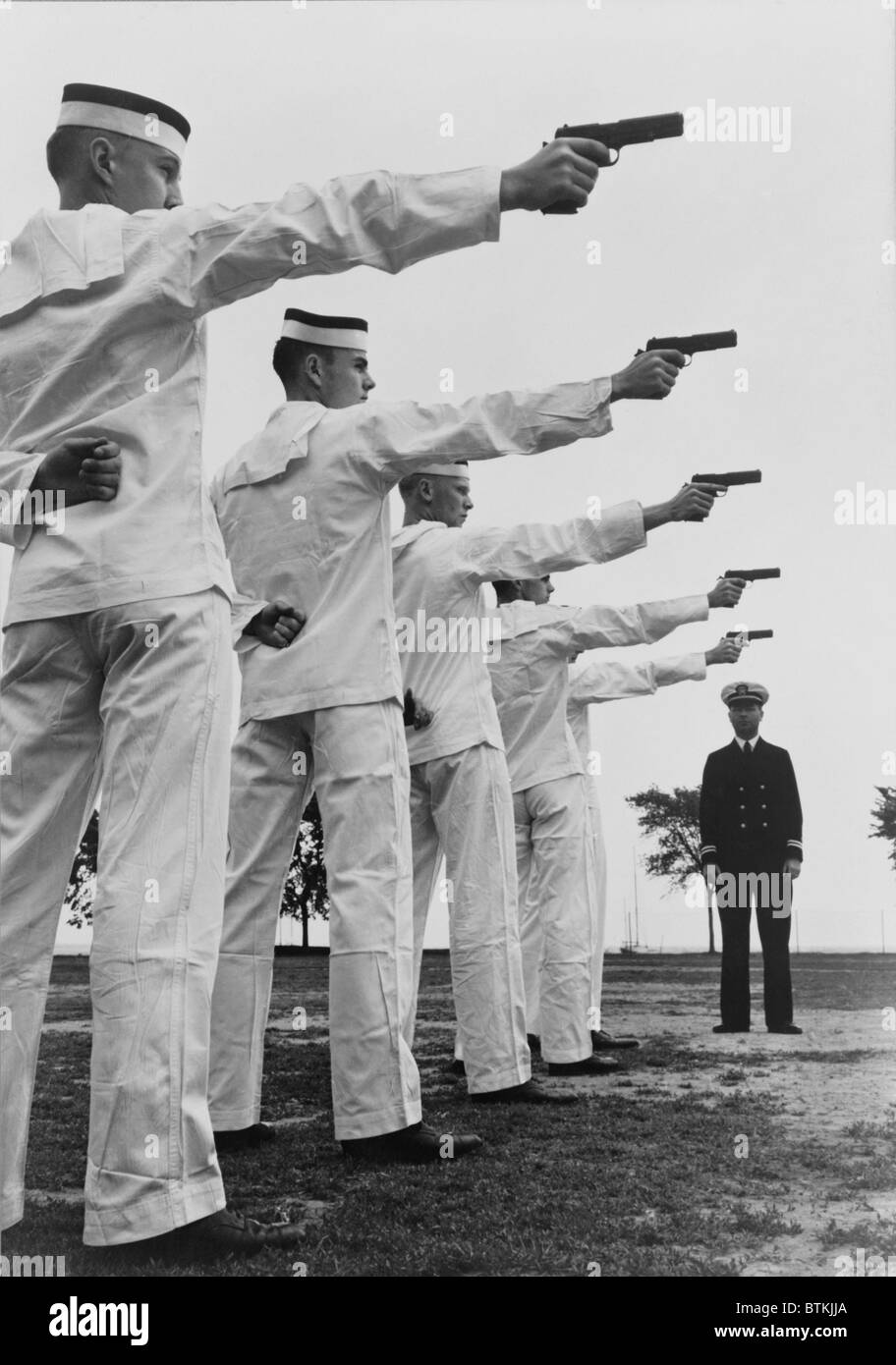 U s navy uniforms hi-res stock photography and images - Alamy