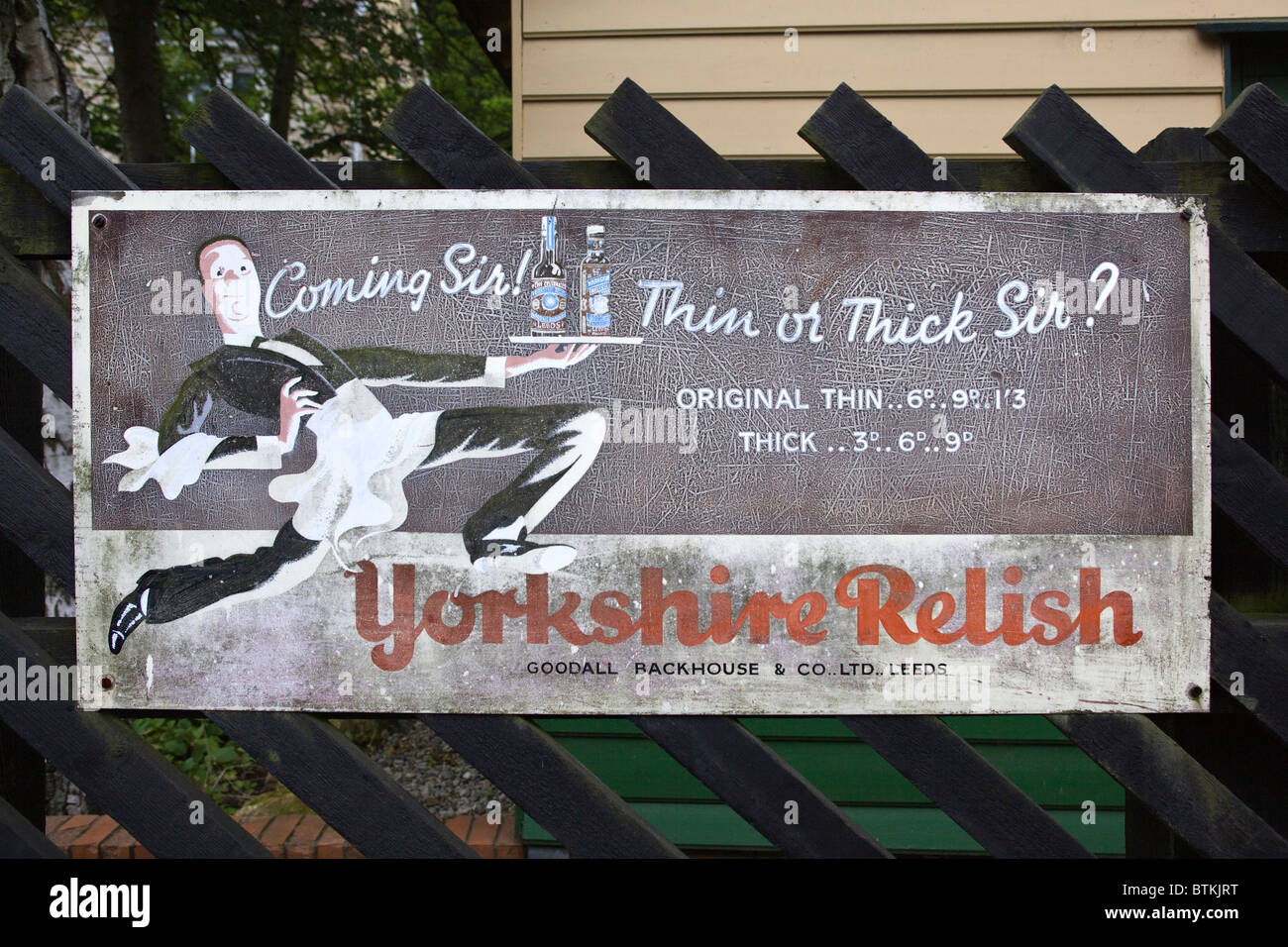 Advertising hoarding hi-res stock photography and images - Alamy