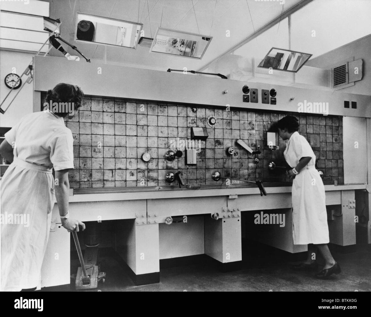 Radioactive isotopes hi-res stock photography and images - Alamy