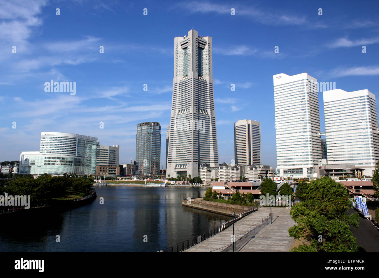 Roller coaster minato mirai hi-res stock photography and images - Alamy