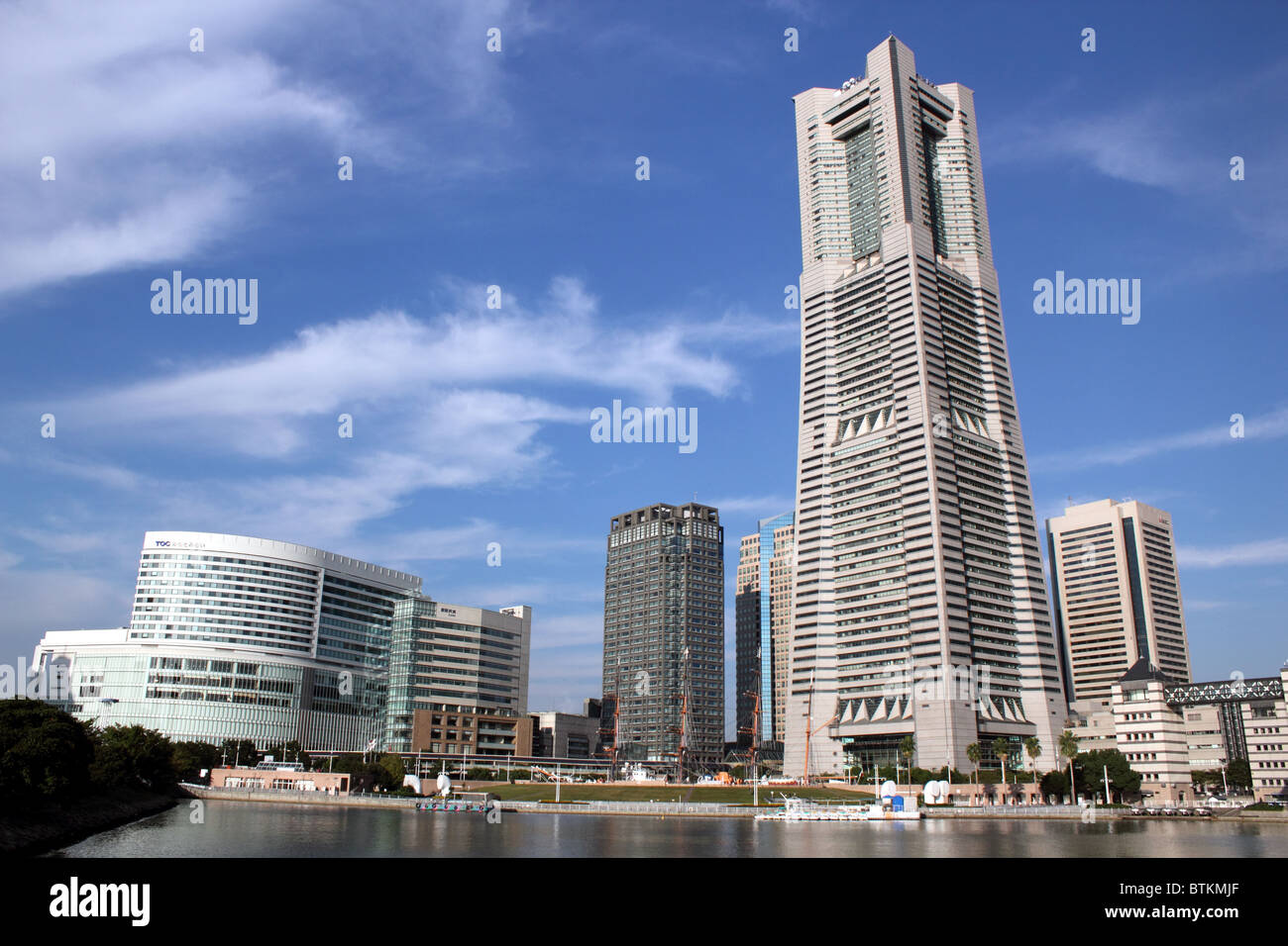 Roller coaster minato mirai hi-res stock photography and images - Alamy