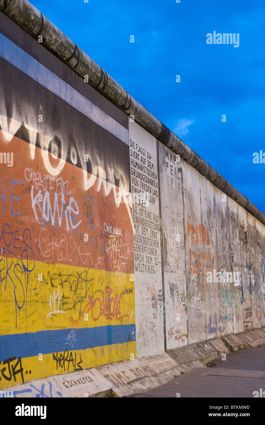 Segments of the berlin wall hi-res stock photography and images - Alamy