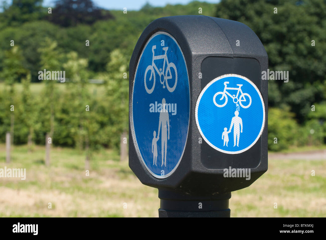 Pedestrian and cyclist pathway sign Stock Photo - Alamy Pedestrian and cyclist pathway sign Stock Photo - Alamy