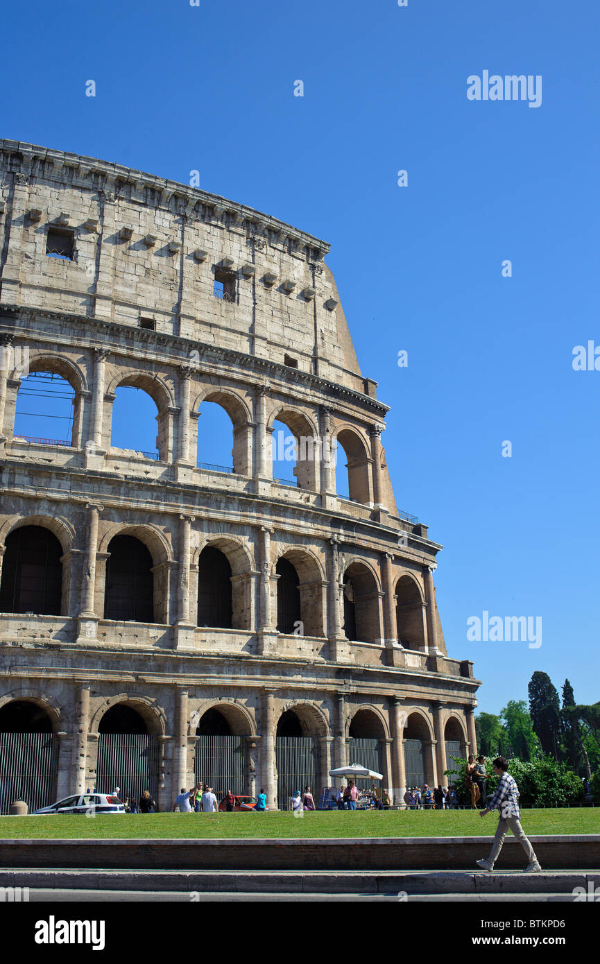 Colosseum vertical hi-res stock photography and images - Alamy