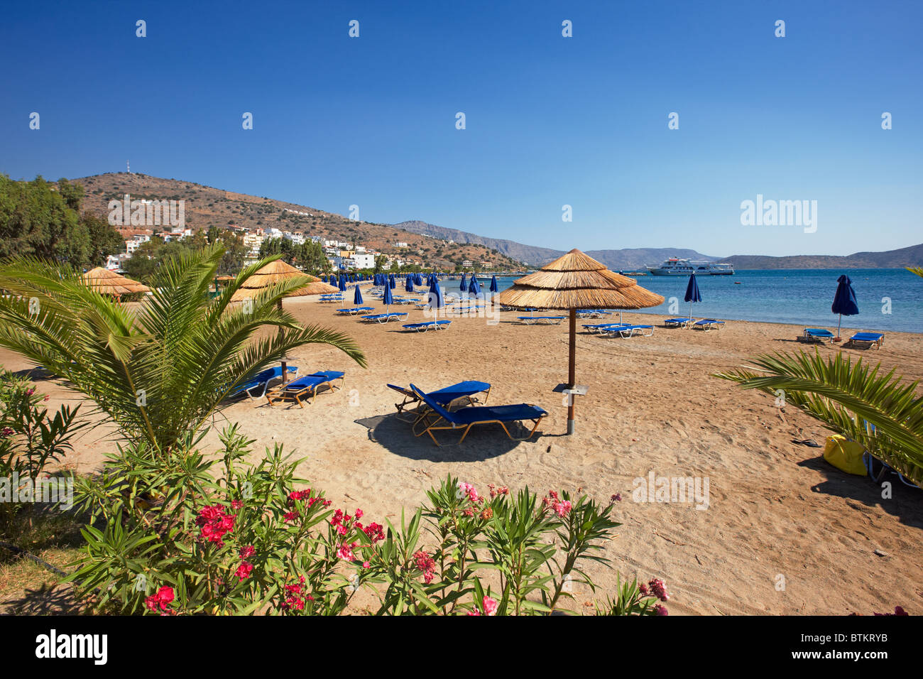 Empty sandy beach greece hi-res stock photography and images - Alamy