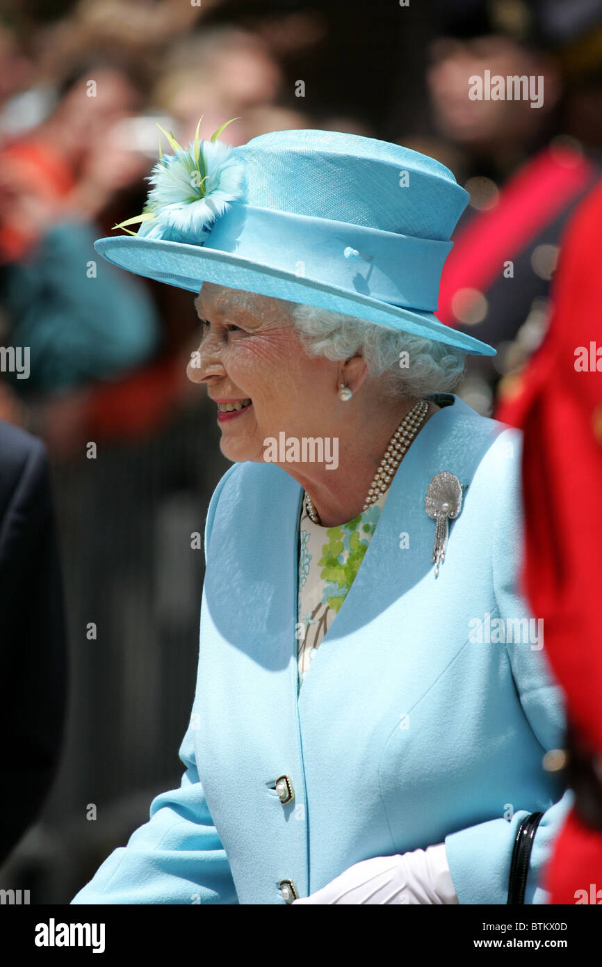 Her Royal Highness Queen Elizabeth II arrives at the Canadian Museum of ...