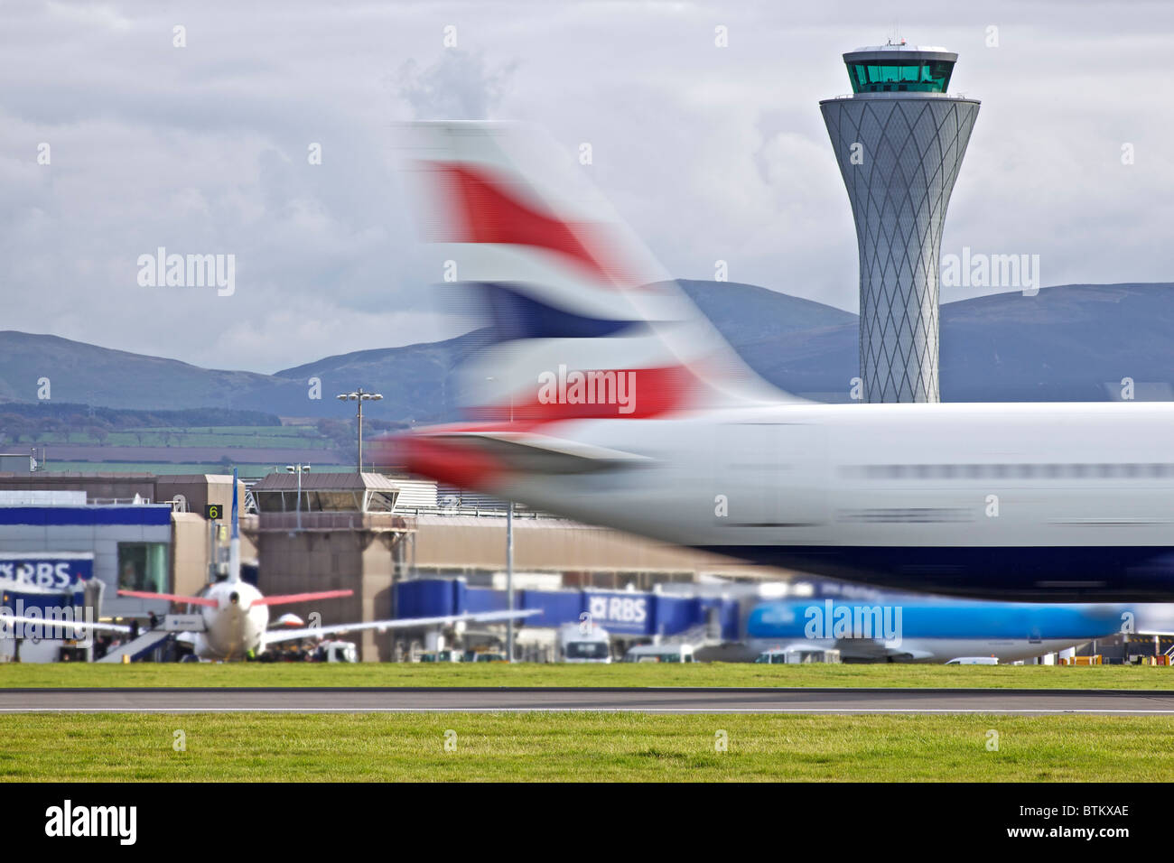A British Airways (BA) plane blurred on the runway at Edinburgh aiport ...