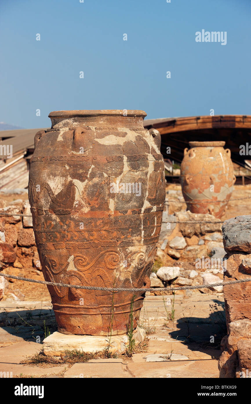Giant pithos (storage jar). Minoan Palace of Malia, Crete, Greece Stock ...