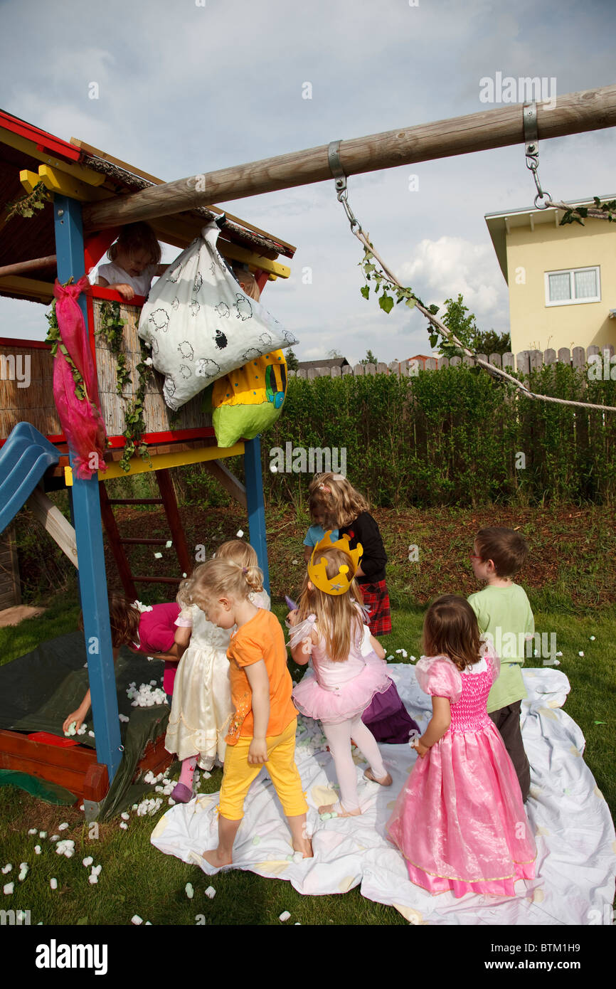 Garden gardens party parties hi-res stock photography and images - Alamy