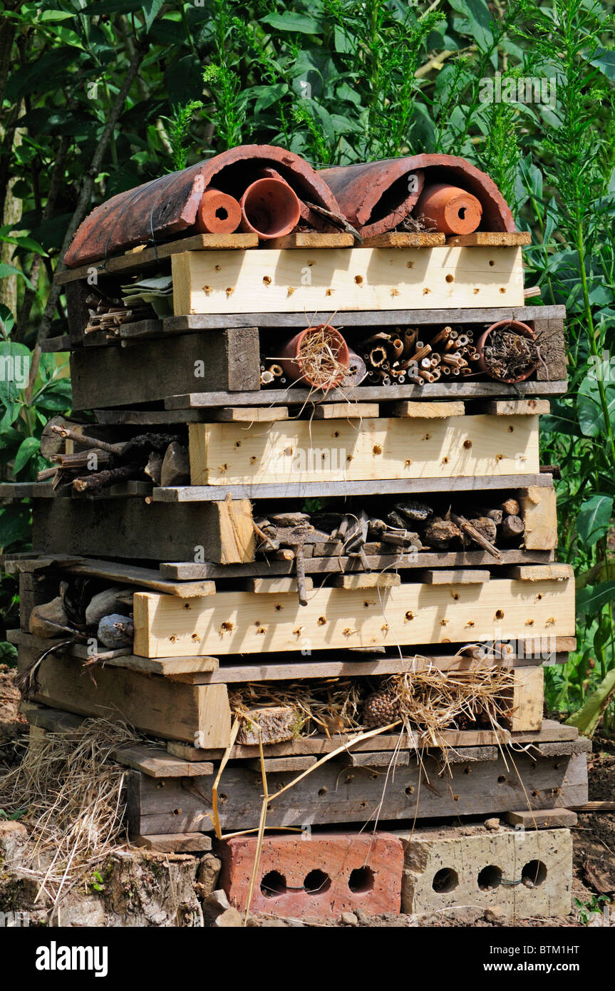 Bug hotel hi-res stock photography and images - Alamy