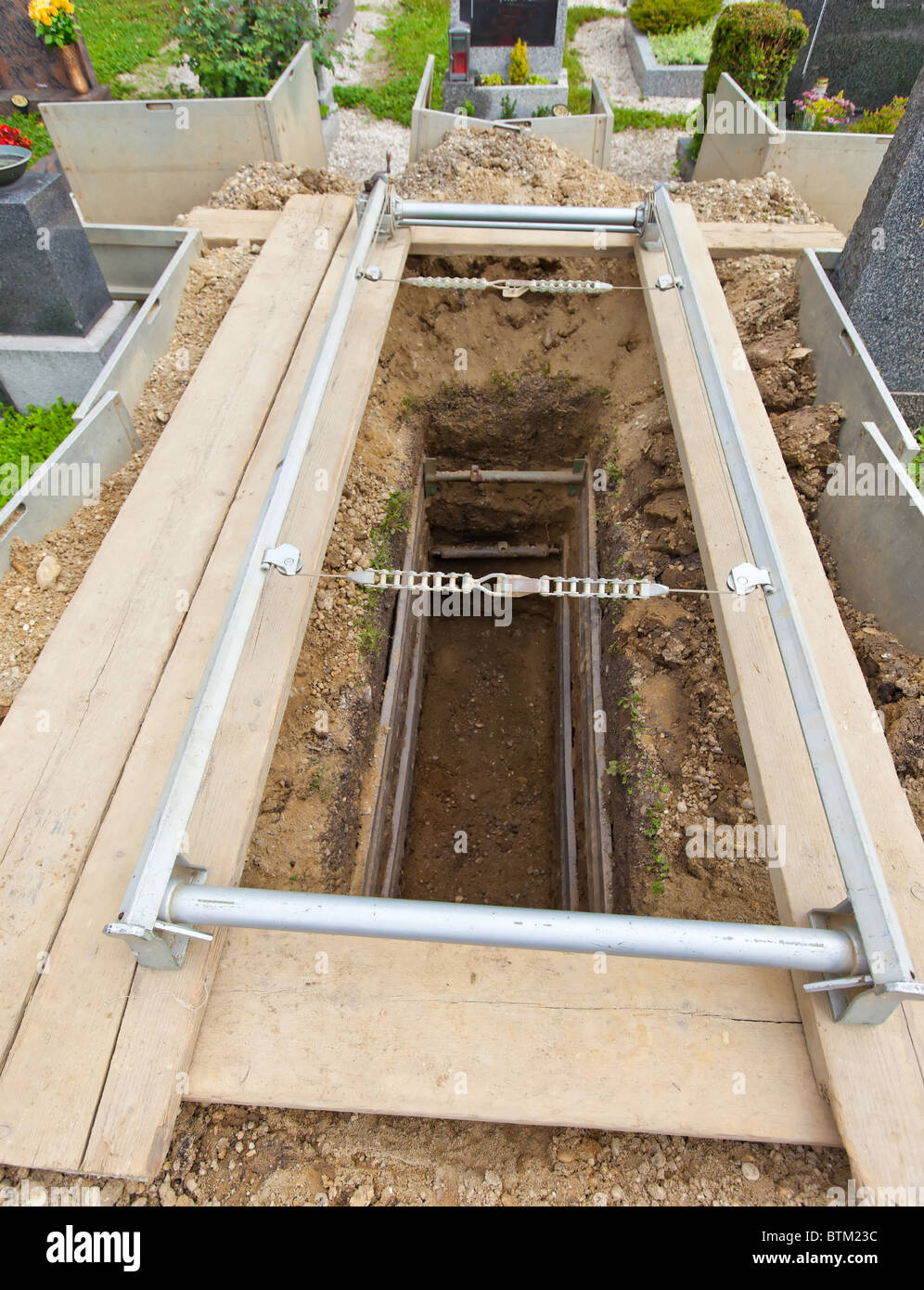 Empty and open grave in a cemetery Stock Photo - Alamy