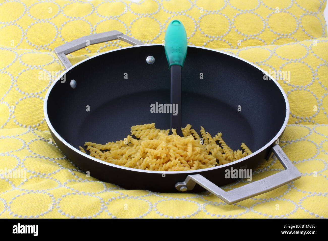 Pasta cooking hi-res stock photography and images - Alamy