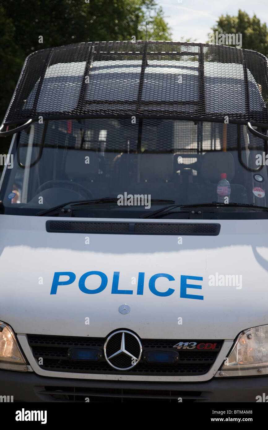 Mercedes police van hi-res stock photography and images - Alamy