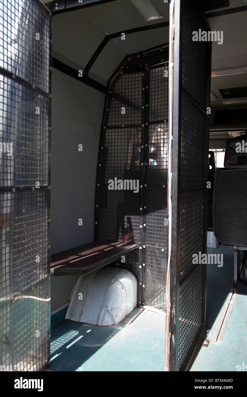 Police van hi-res stock photography and images - Alamy