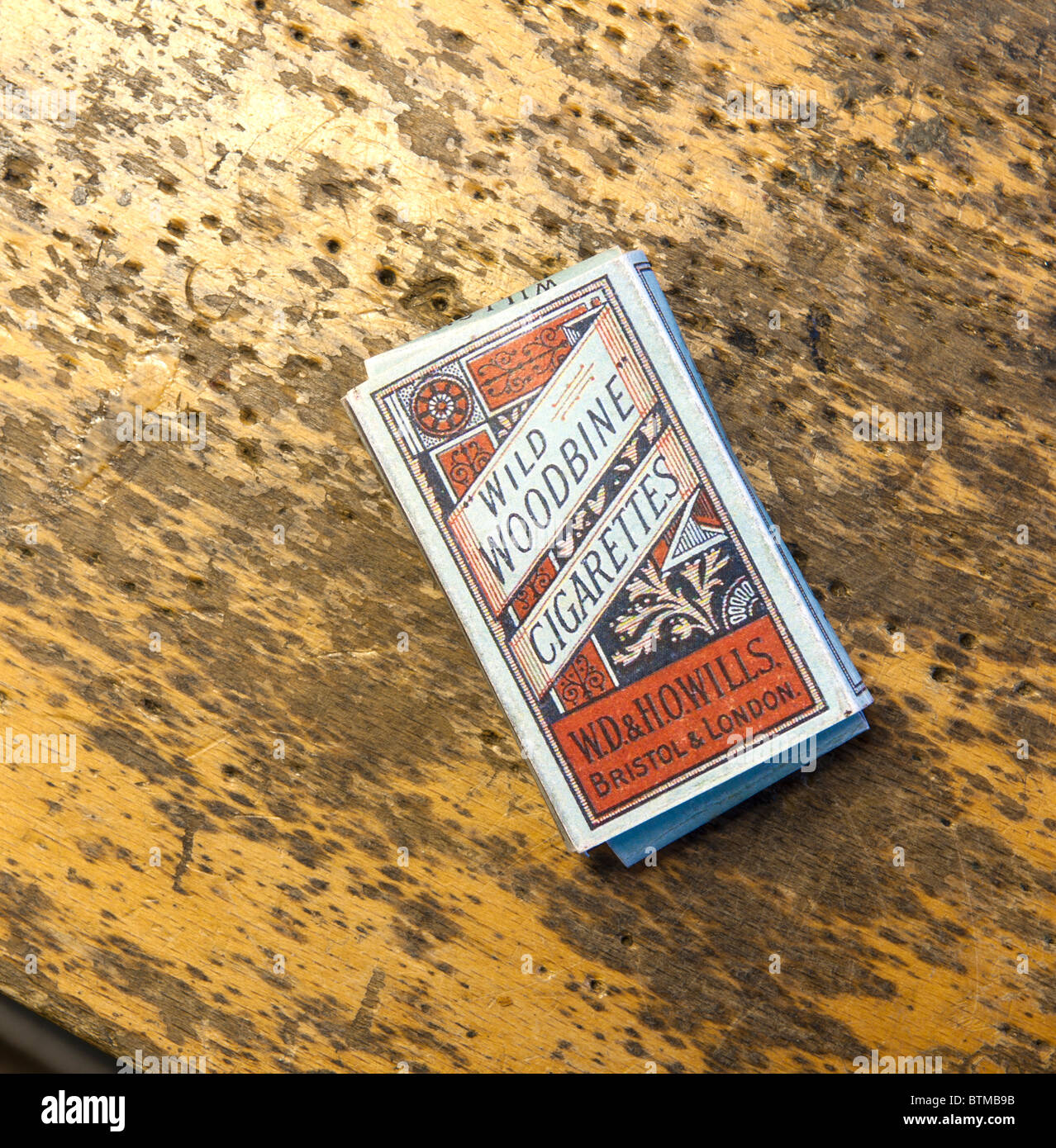 Cigarettes packet hi-res stock photography and images - Alamy