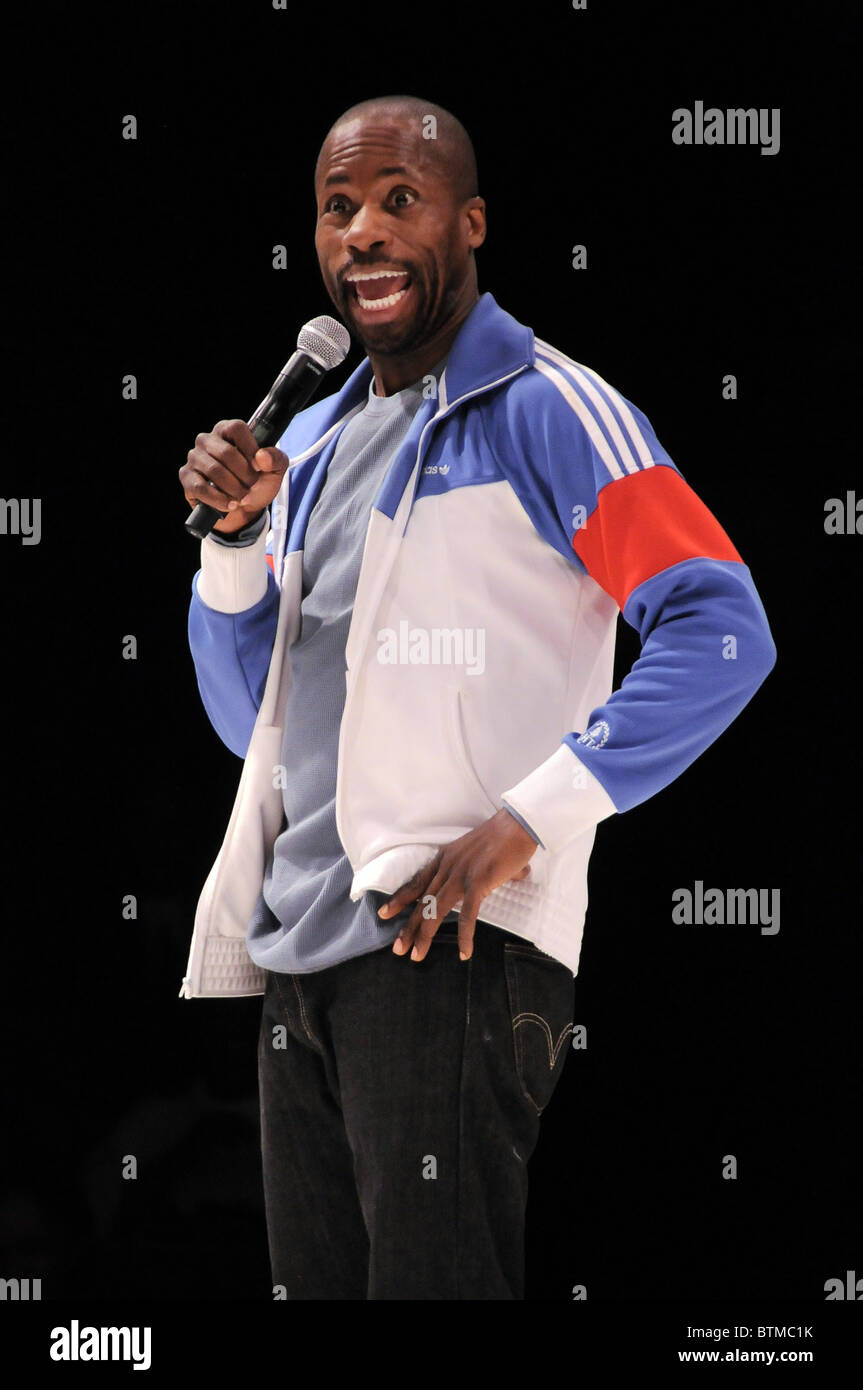 Kevin hart on stage hi-res stock photography and images - Alamy