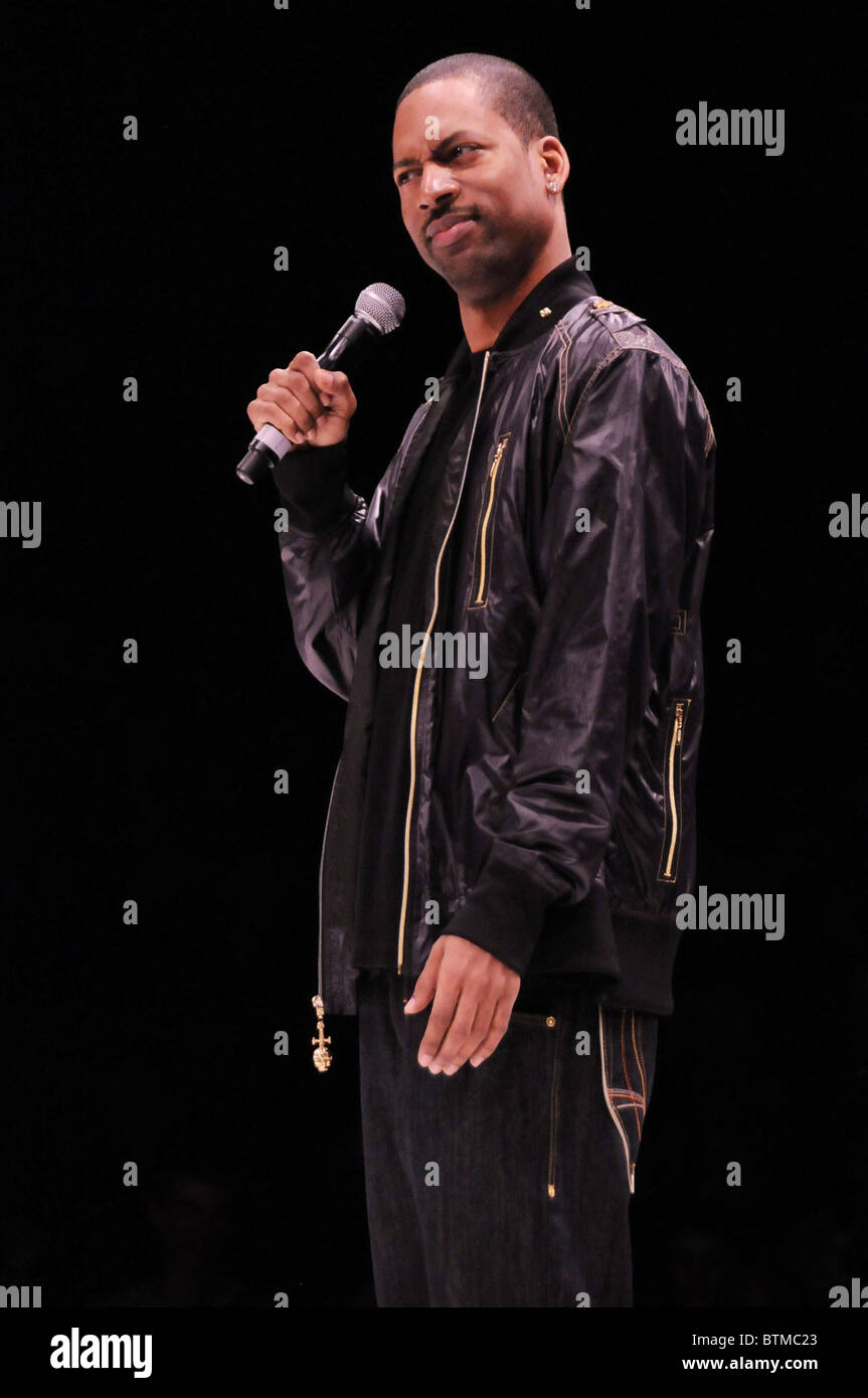 Kevin hart on stage hi-res stock photography and images - Alamy