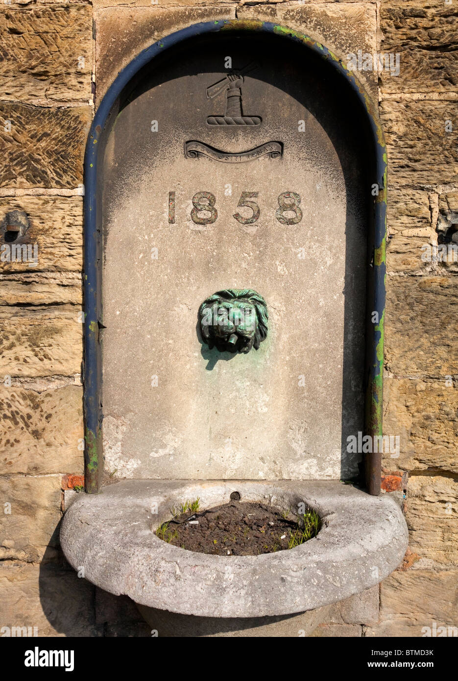 Victorian drinking fountain hi-res stock photography and images - Alamy