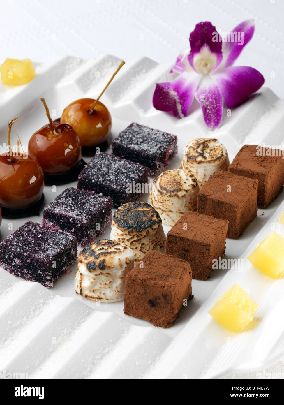 Petit fours hi-res stock photography and images - Alamy