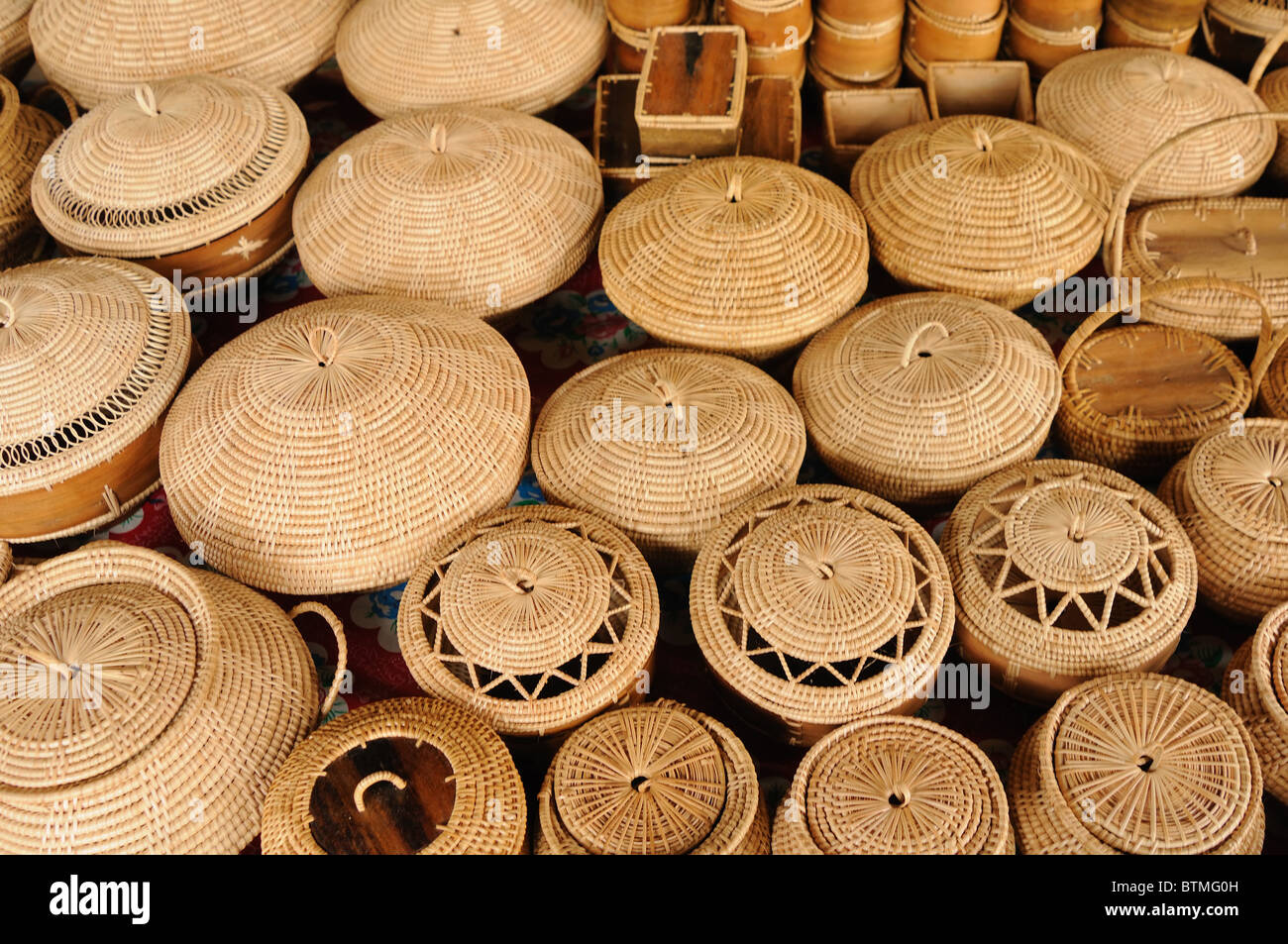 Woven straw baskets hi-res stock photography and images - Alamy