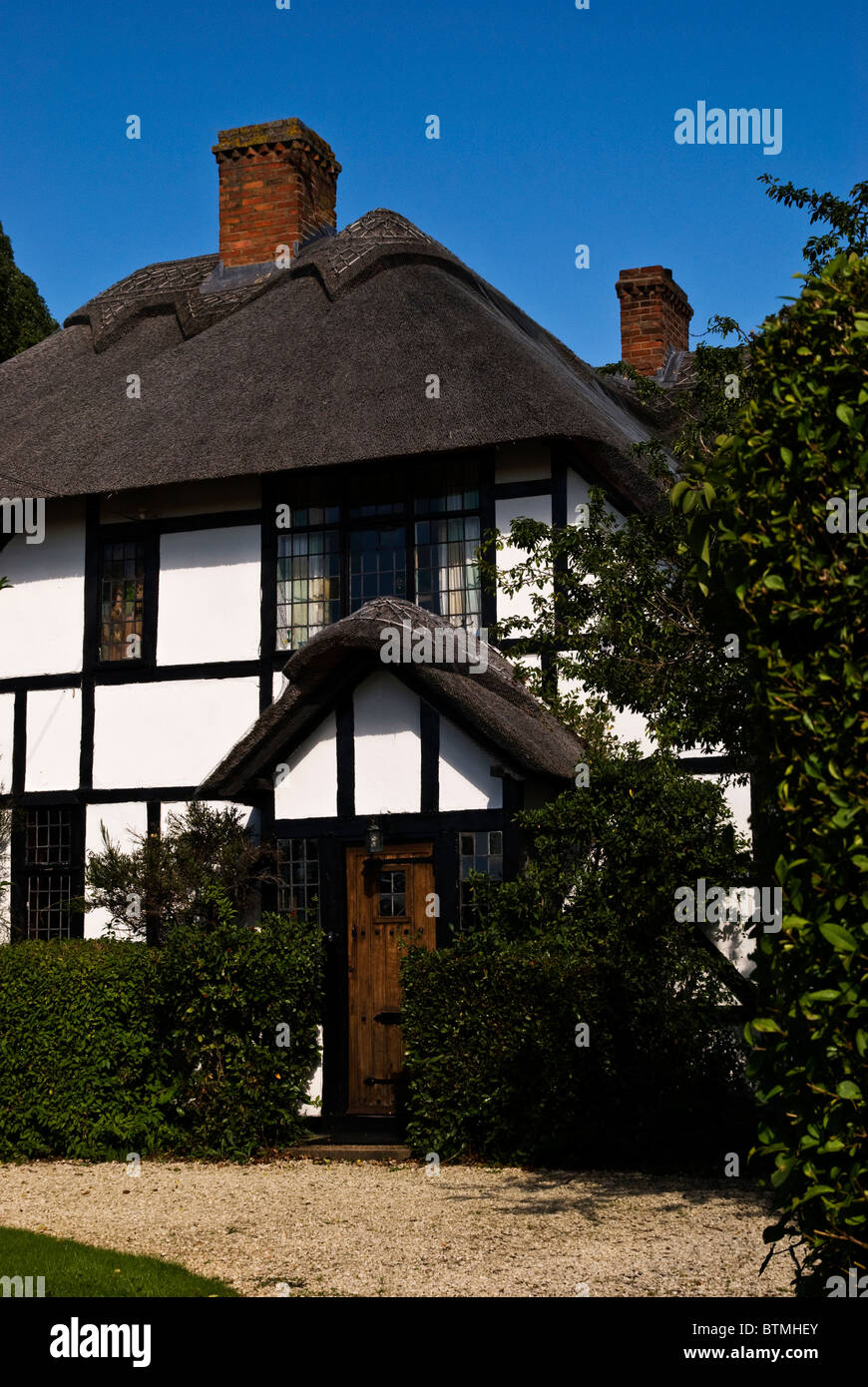 The straw cottage hi-res stock photography and images - Alamy