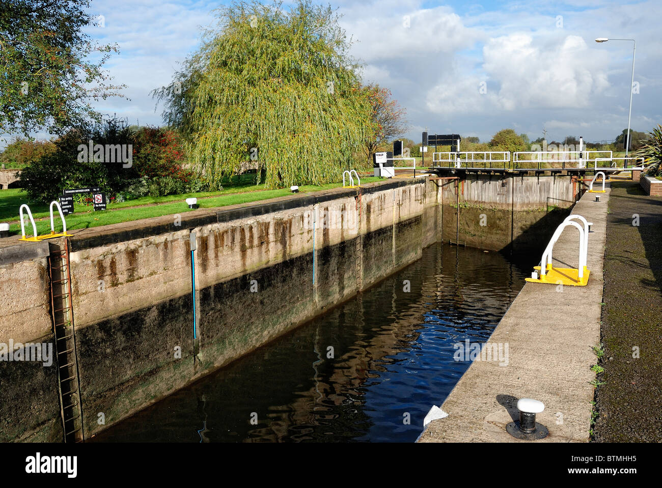 Trent lock nottinghamshire hi-res stock photography and images - Alamy