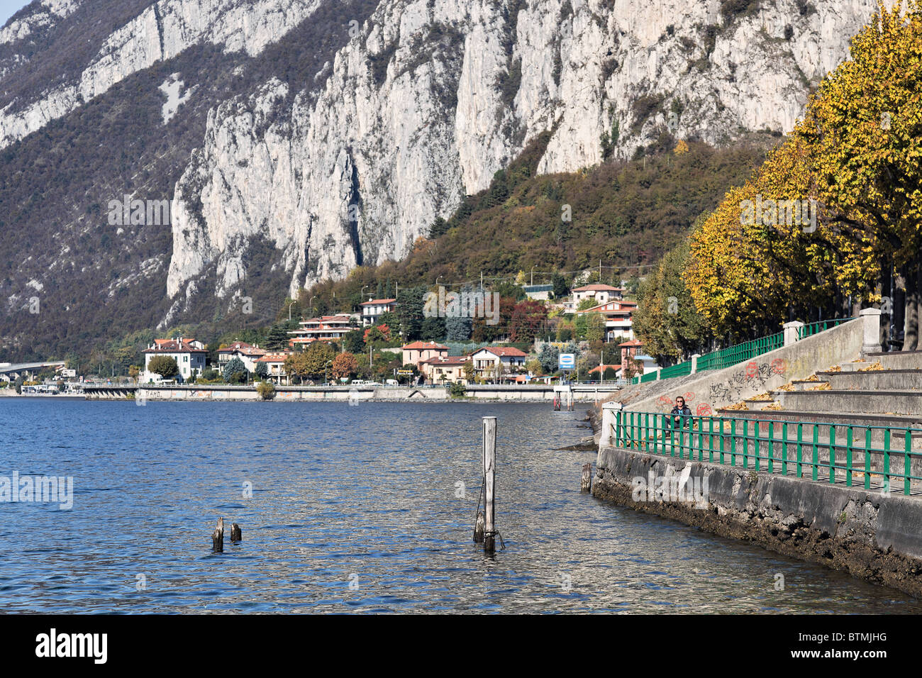 Shoreline buildings lake como italy hi-res stock photography and images ...