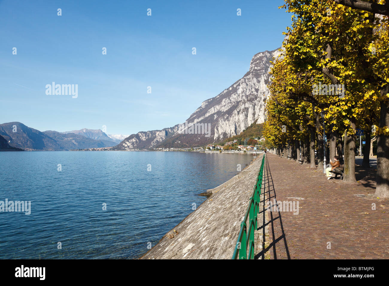 Shoreline buildings lake como italy hi-res stock photography and images ...