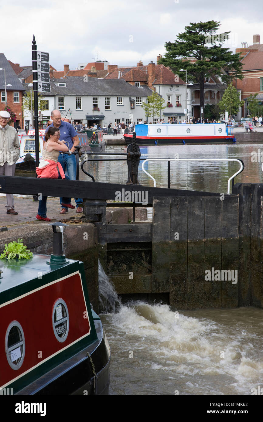 Opening the sluice to fill the lock hi-res stock photography and images ...
