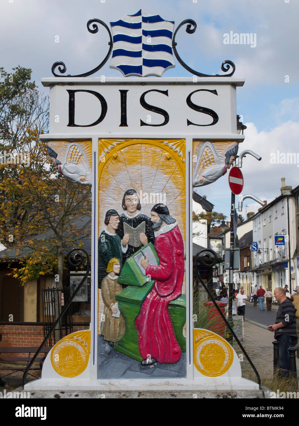 The Norfolk town Sign of Diss in the Mere's Mouth Stock Photo - Alamy