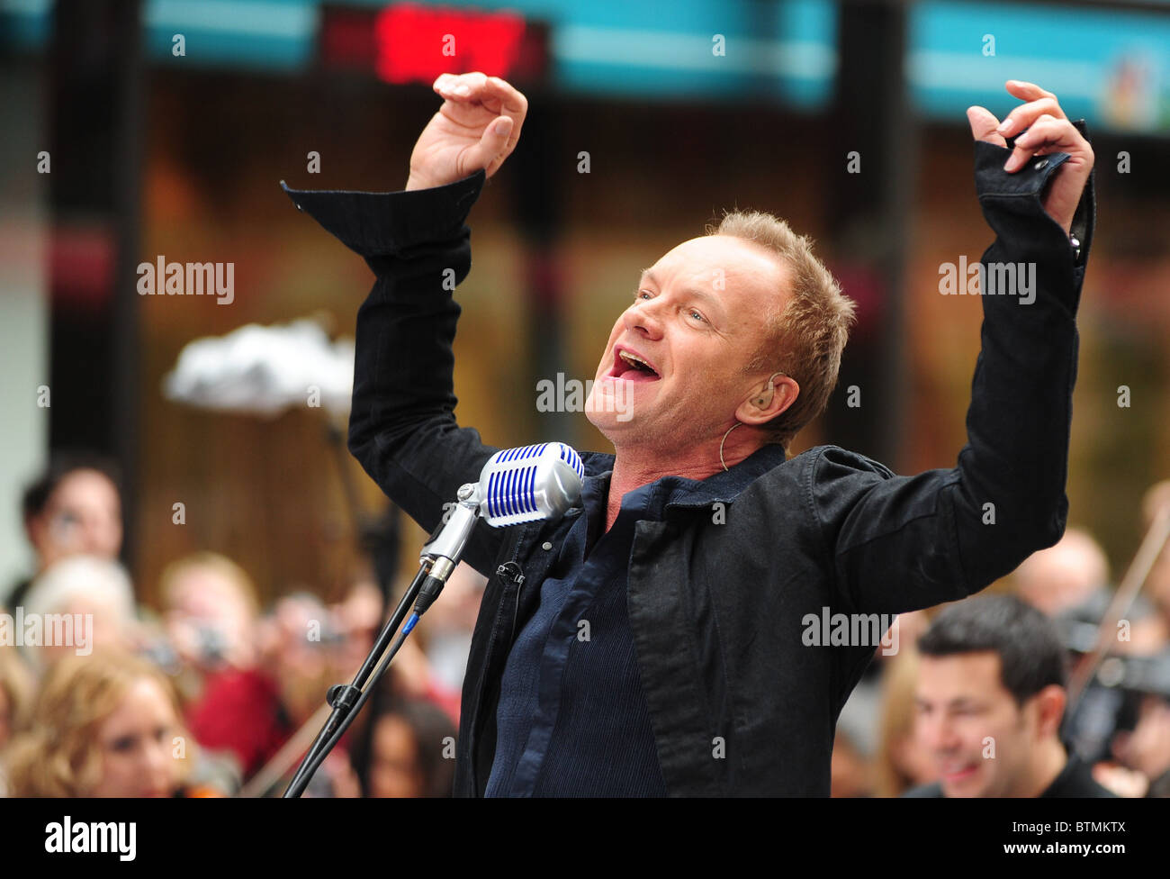 Sting performing 2010 hi-res stock photography and images - Alamy