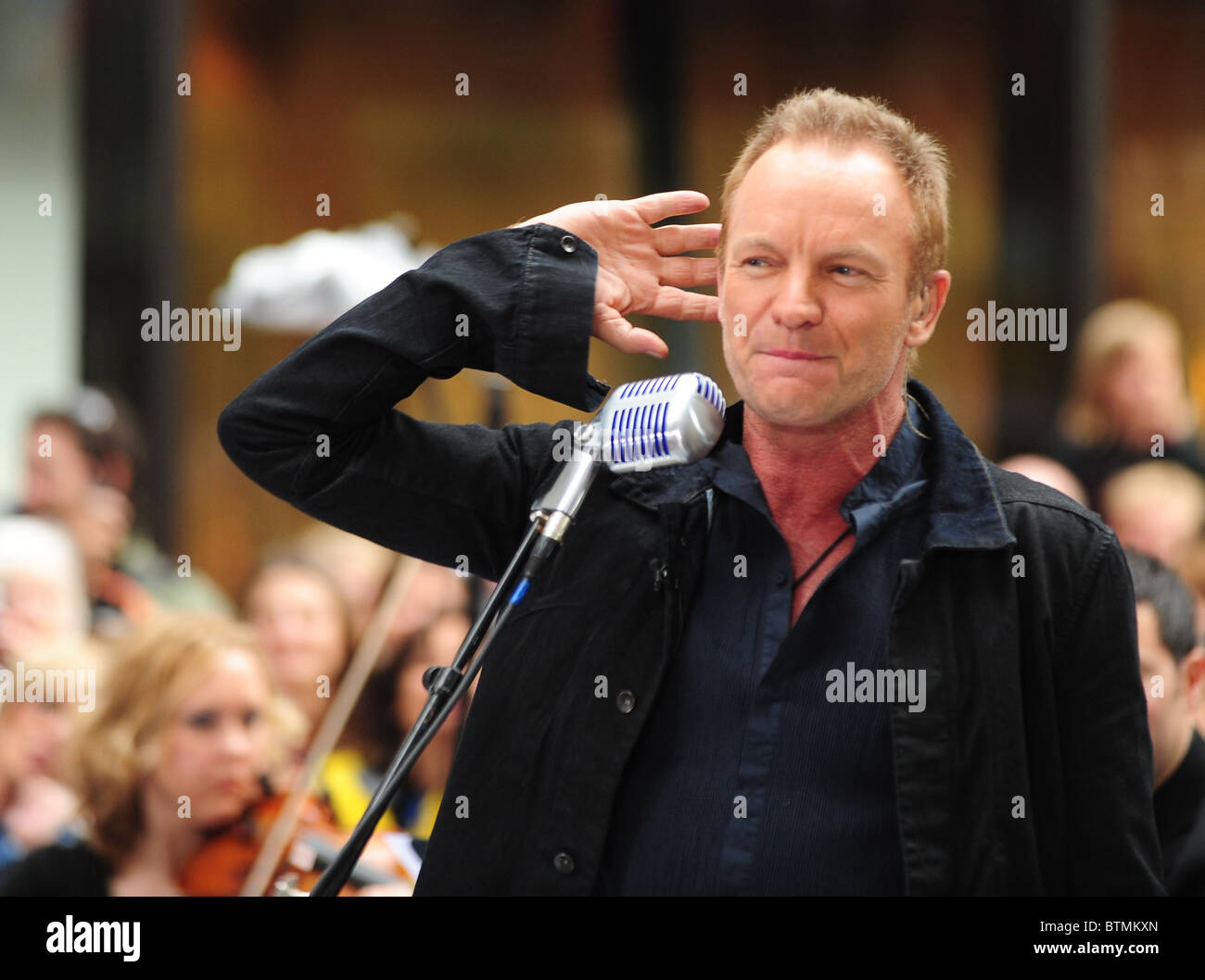 Sting performing 2010 hi-res stock photography and images - Alamy