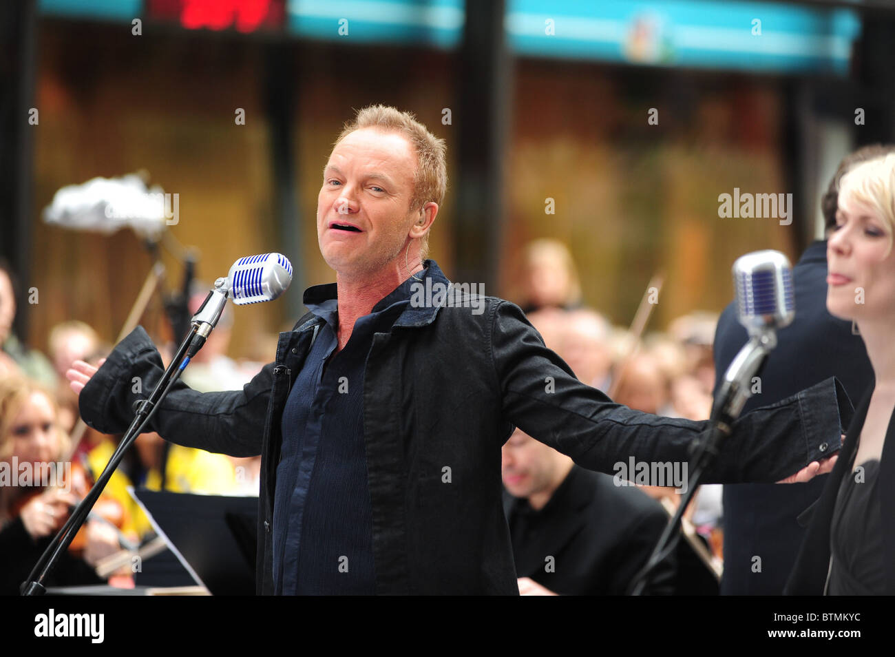 Sting performing 2010 hi-res stock photography and images - Alamy