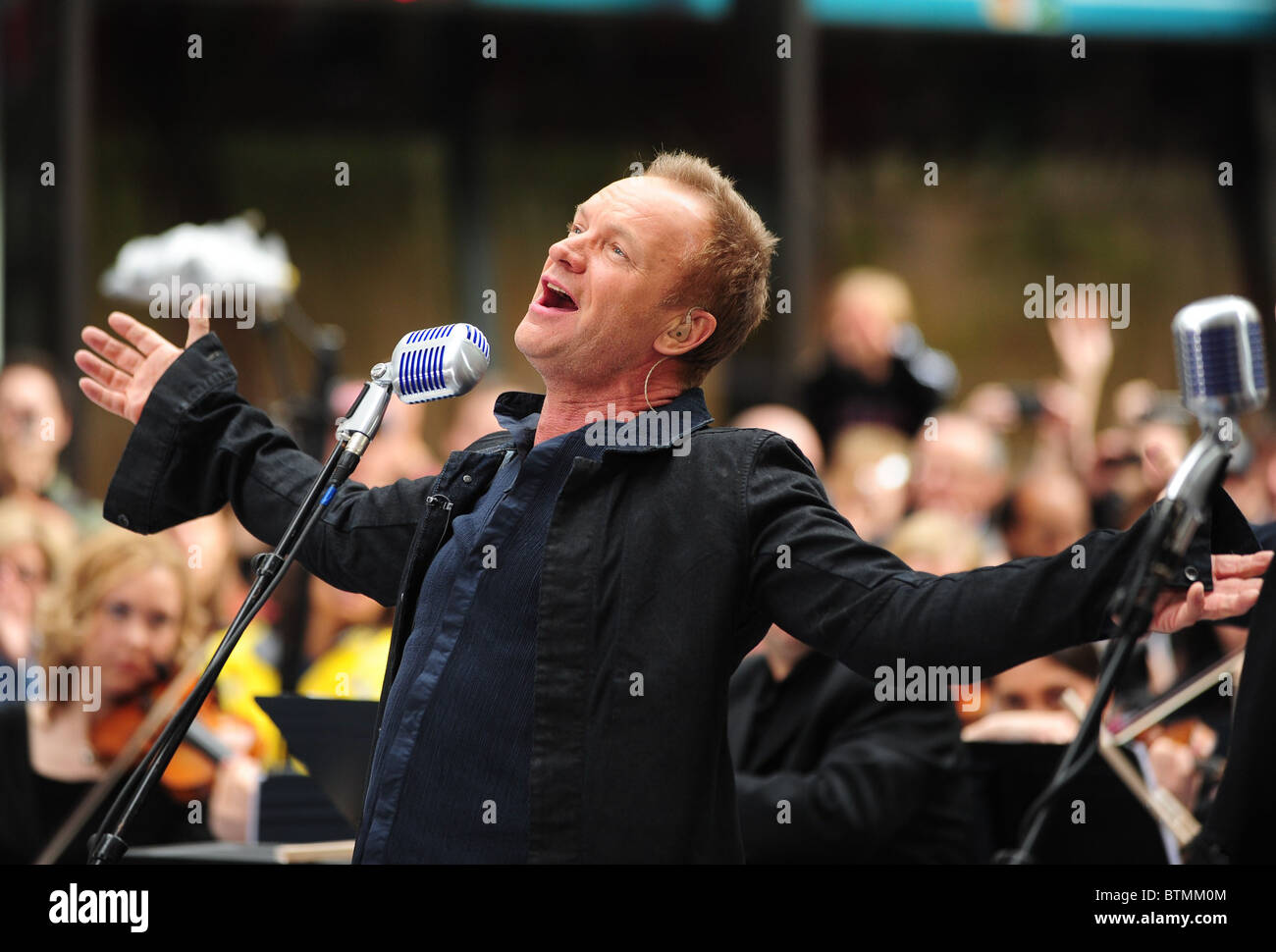 Sting performing 2010 hi-res stock photography and images - Alamy