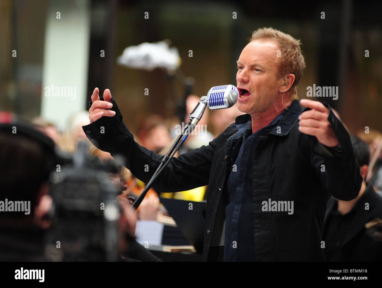 Sting performing 2010 hi-res stock photography and images - Alamy