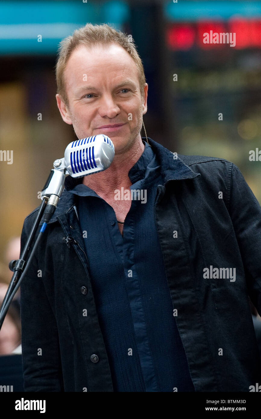 Sting performing 2010 hi-res stock photography and images - Alamy