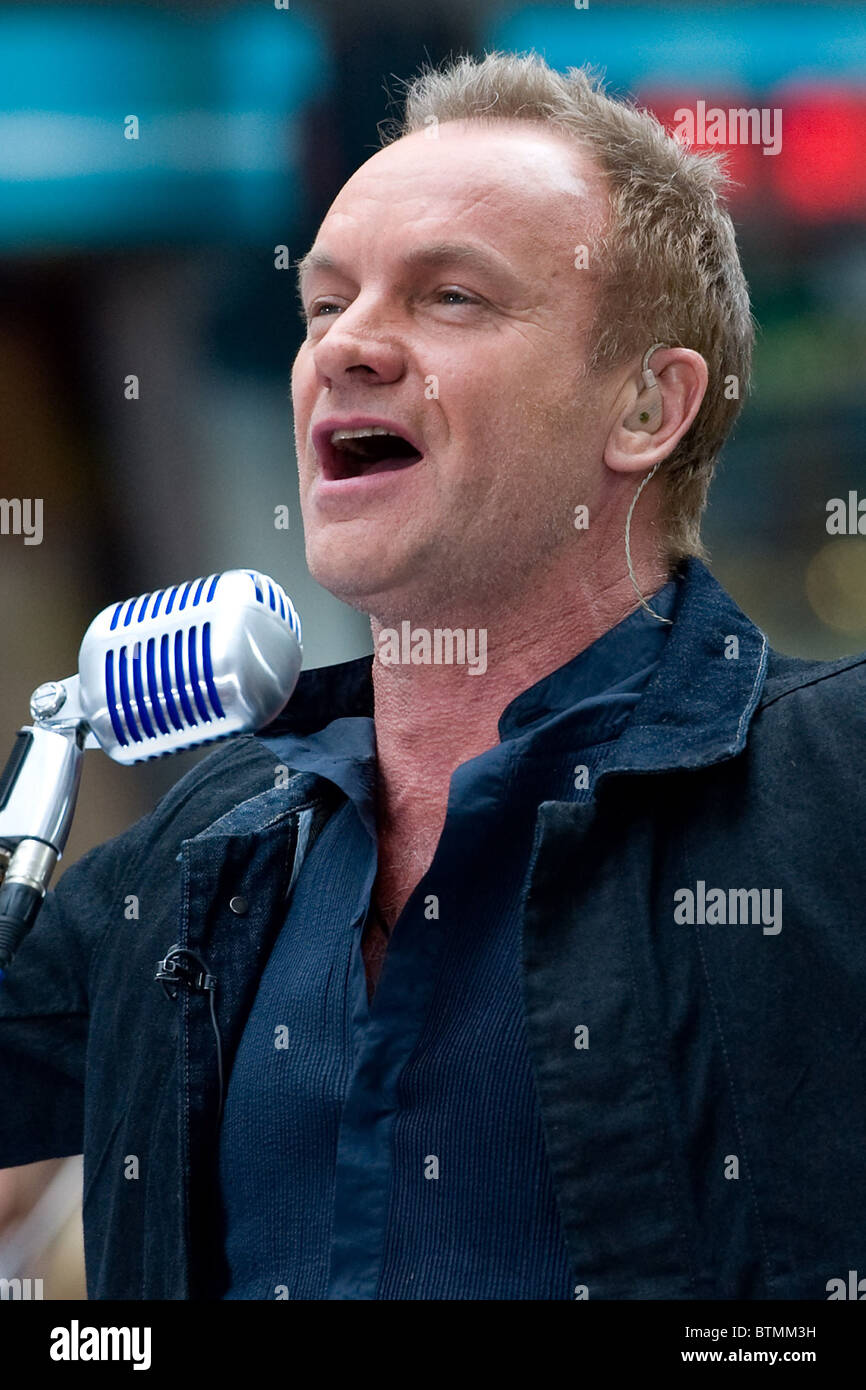 Sting performing 2010 hi-res stock photography and images - Alamy