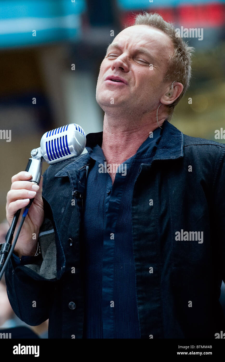 Sting performing 2010 hi-res stock photography and images - Alamy