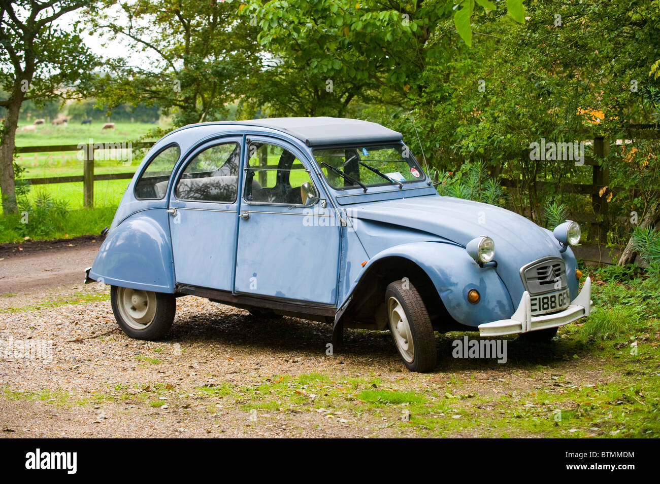 Blue citroen 2cv hi-res stock photography and images - Alamy