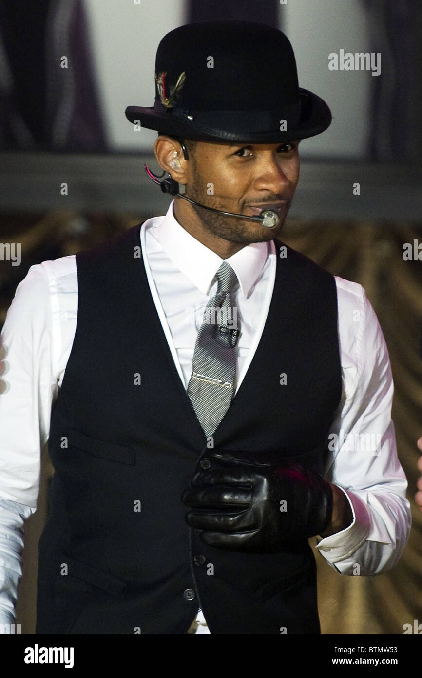 Good Morning America GMA Concert with USHER Stock Photo - Alamy