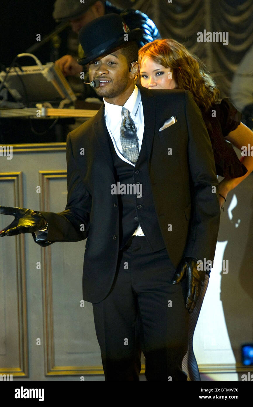 Good Morning America GMA Concert with USHER Stock Photo - Alamy