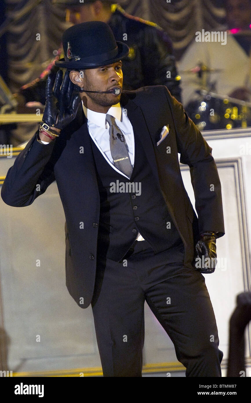 Good Morning America GMA Concert with USHER Stock Photo - Alamy
