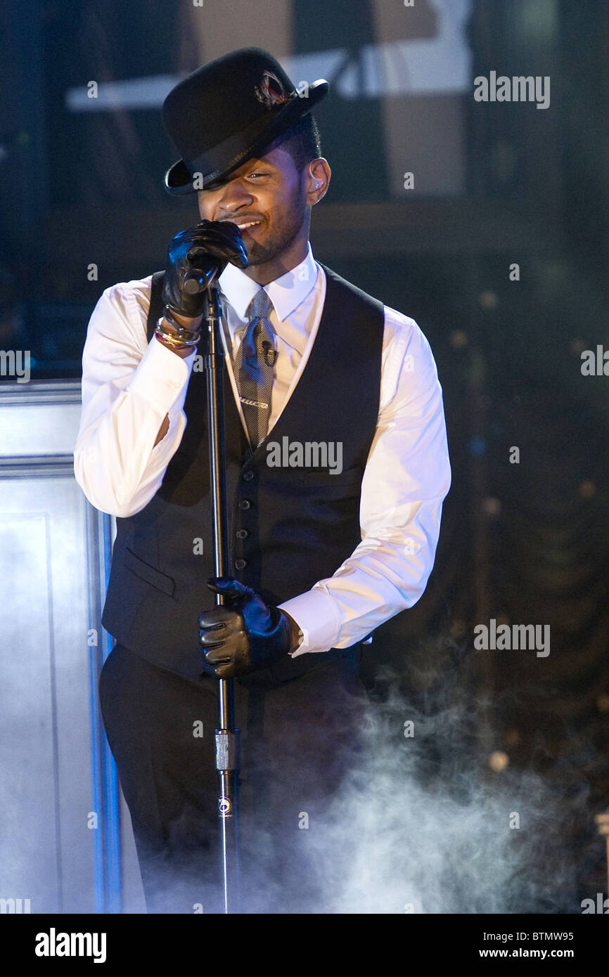 Good Morning America GMA Concert with USHER Stock Photo - Alamy