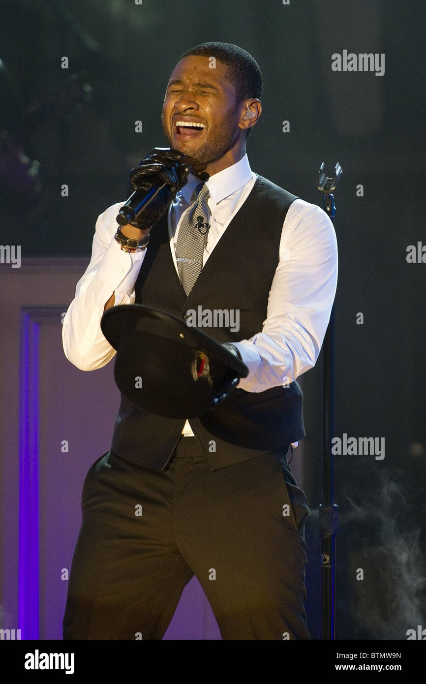 Good Morning America GMA Concert with USHER Stock Photo - Alamy