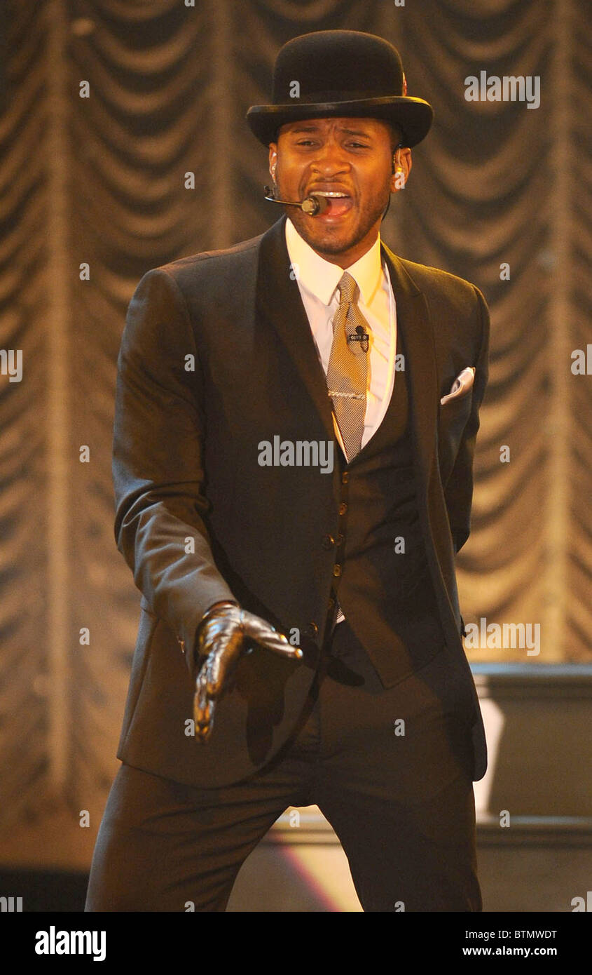 Good Morning America GMA Concert with USHER Stock Photo - Alamy