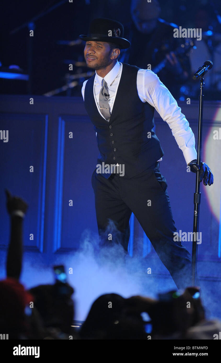Good Morning America GMA Concert with USHER Stock Photo - Alamy
