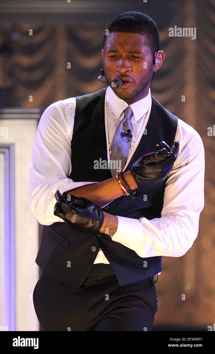 Good Morning America GMA Concert with USHER Stock Photo - Alamy